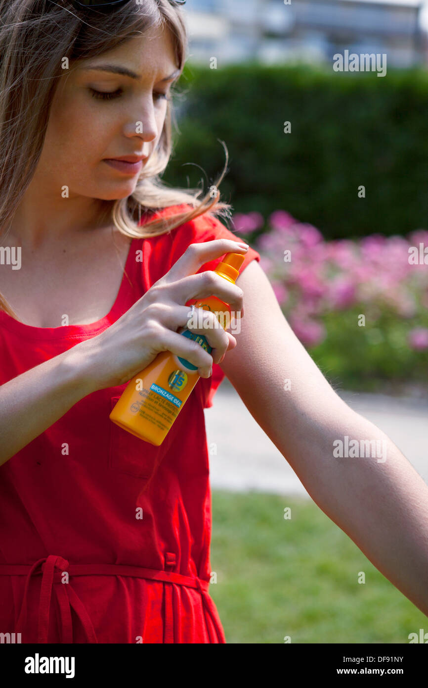 Sunscreen protecting skin from hi-res stock photography and images - Alamy