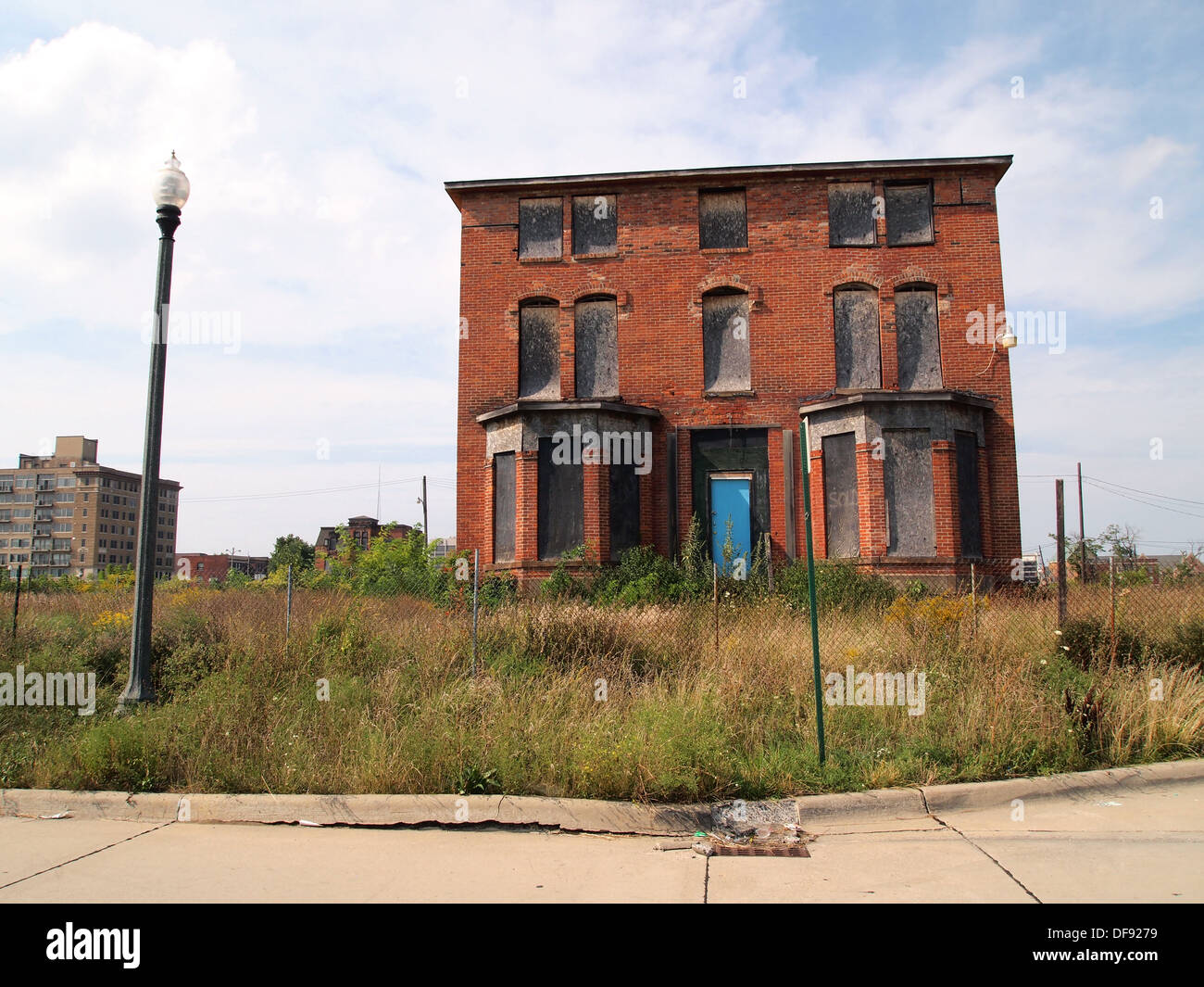 Boarded up house detroit hi-res stock photography and images - Alamy