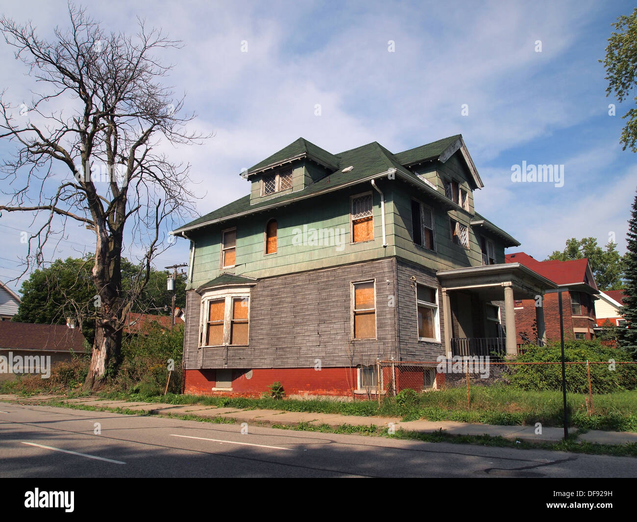 Boarded up house detroit hi-res stock photography and images - Alamy