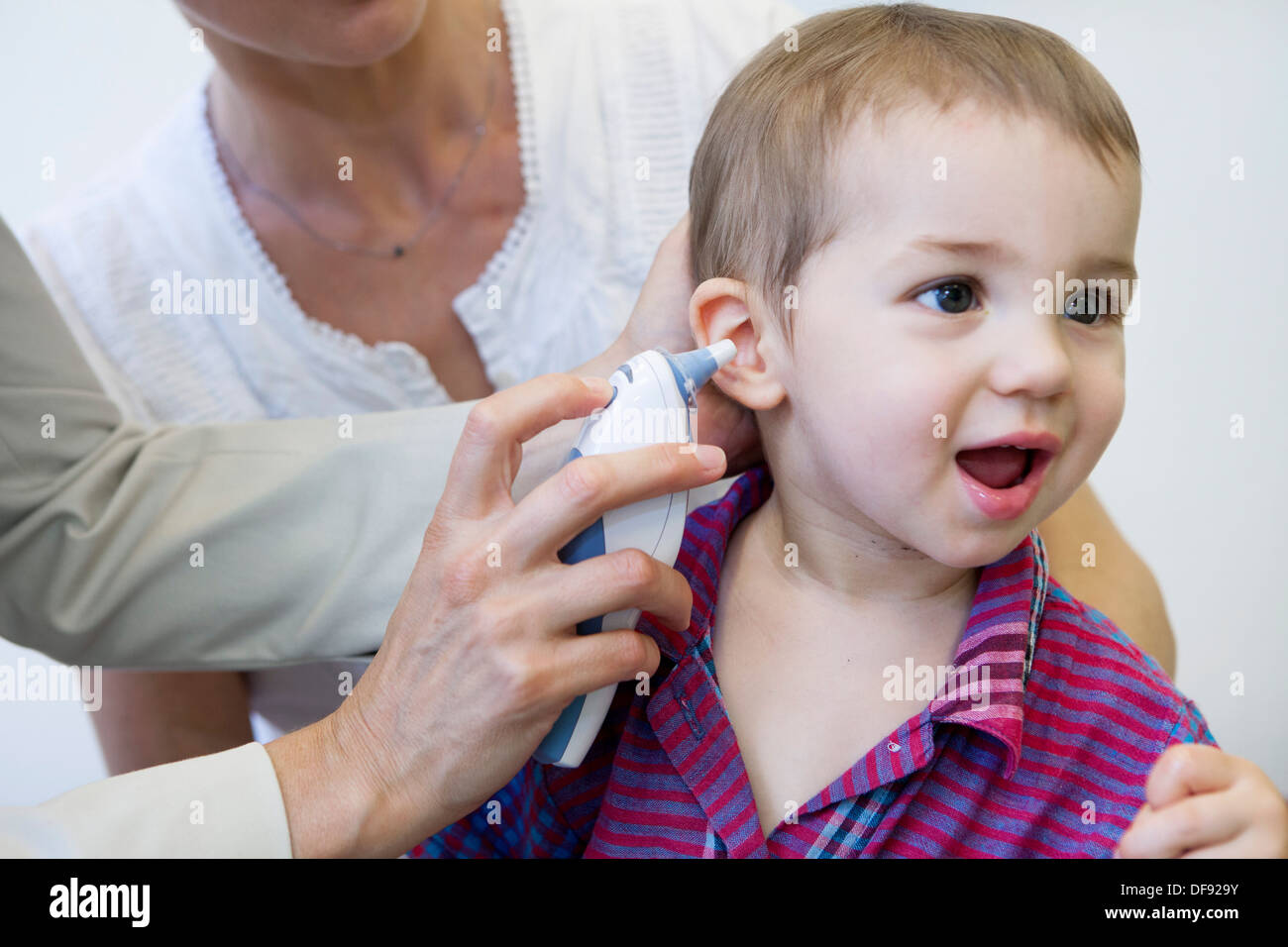 Measure the temperature adult hi-res stock photography and images - Alamy