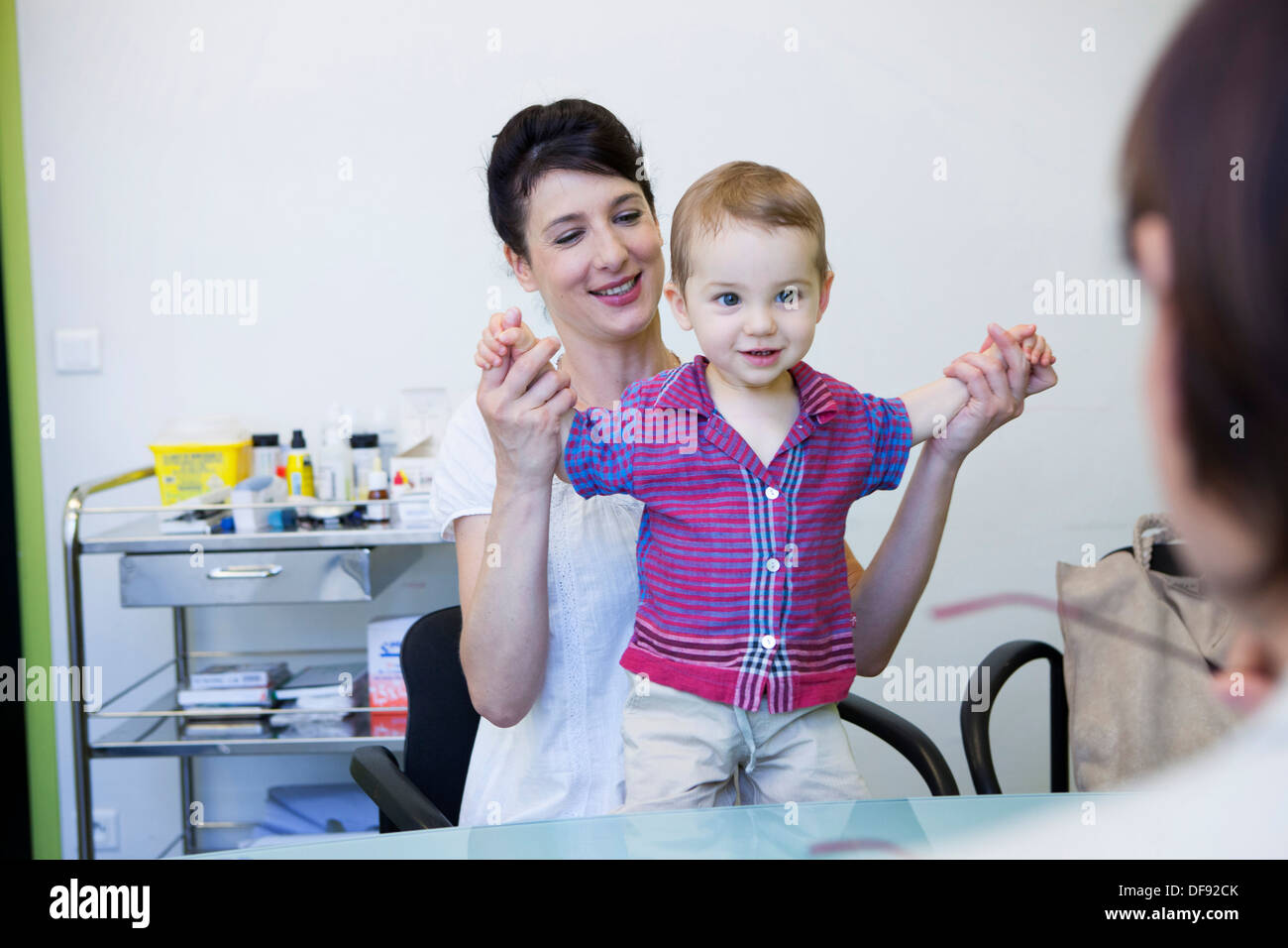 Children doctor consultation office hi-res stock photography and images ...