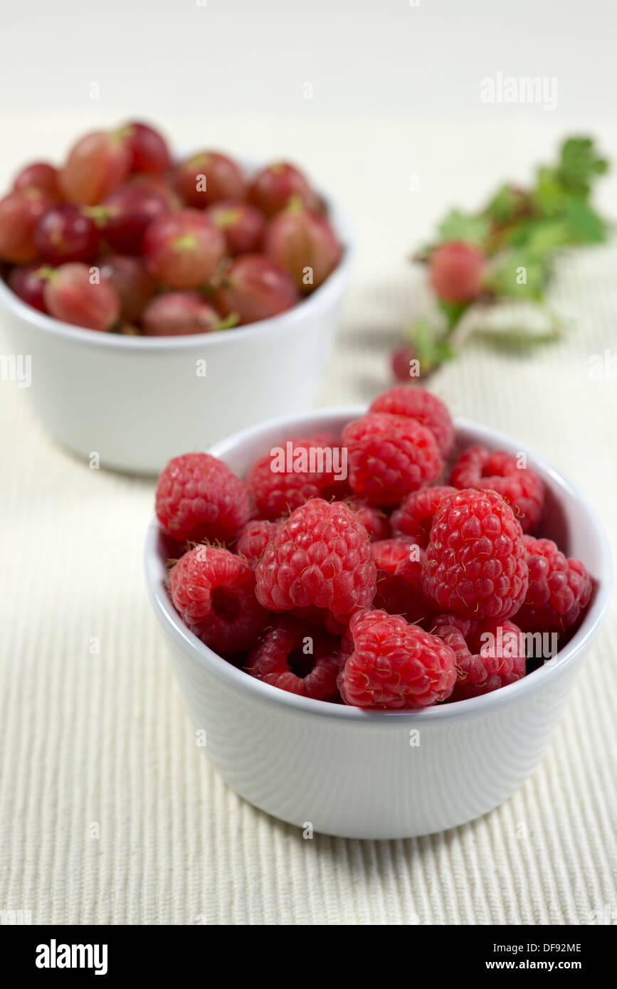 Small bowls of raspberries hi-res stock photography and images - Alamy