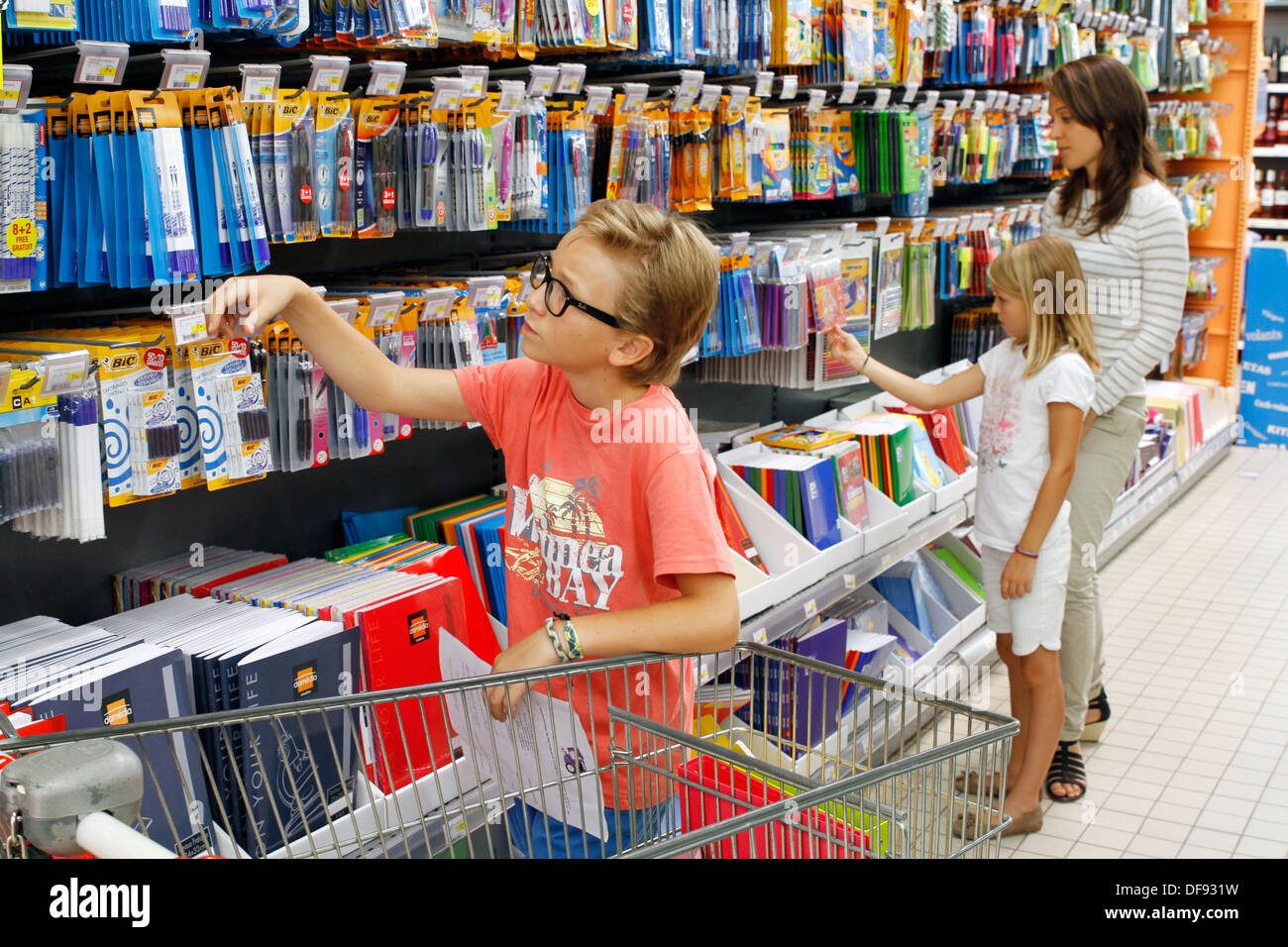 School supplies cart hi-res stock photography and images - Alamy