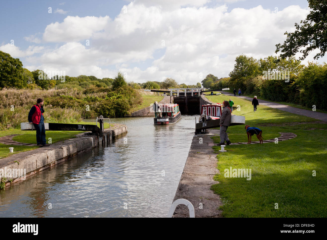 The Caen Hill locks, Kennet and Avon canal, Devizes, Wiltshire, England ...