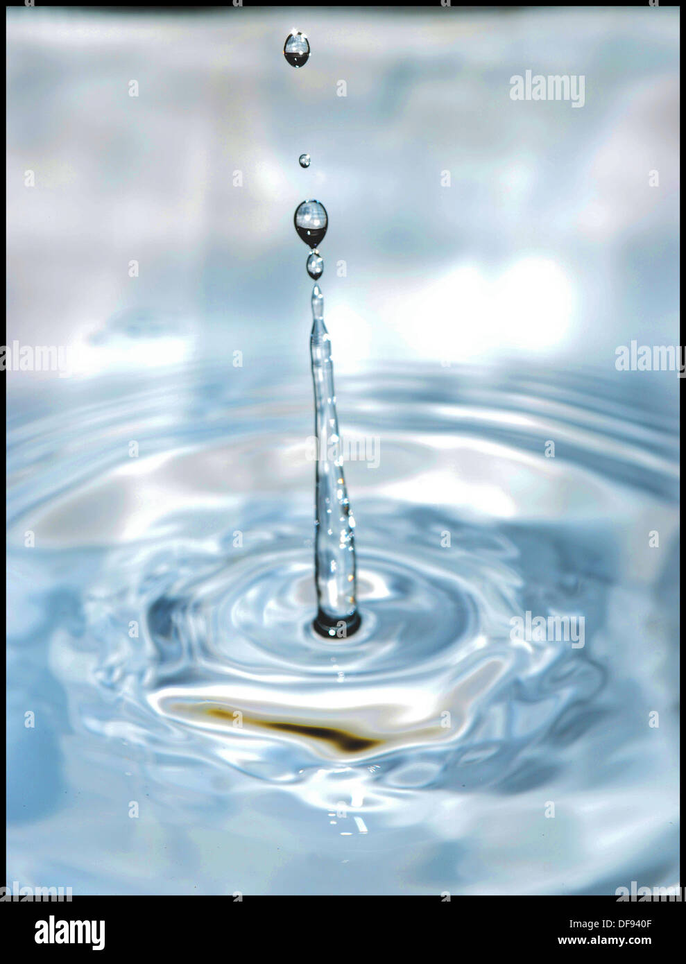 frozen in time drips and splashes of water Stock Photo - Alamy