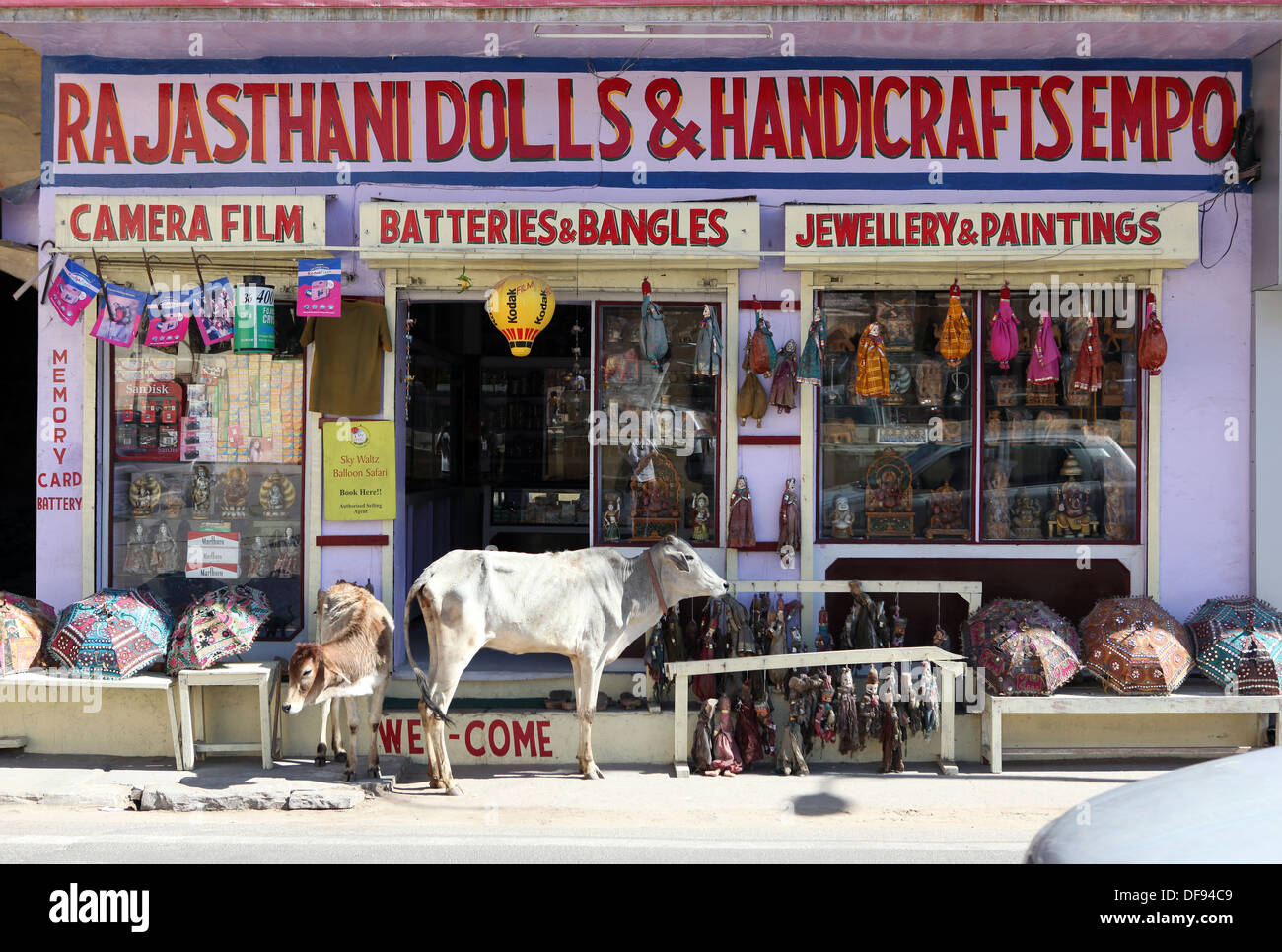India shop front hi-res stock photography and images - Alamy