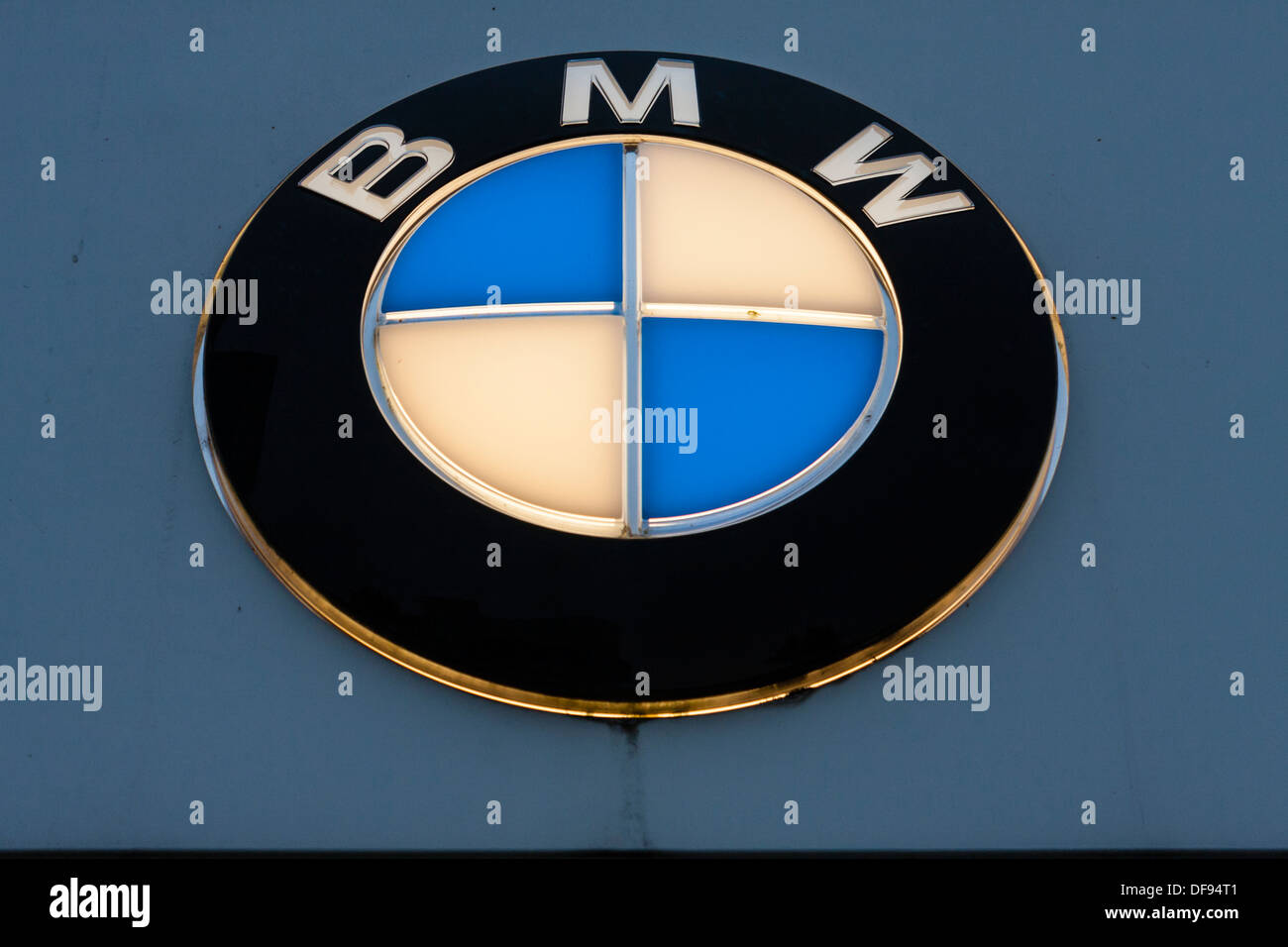 Bmw badge hi-res stock photography and images - Alamy
