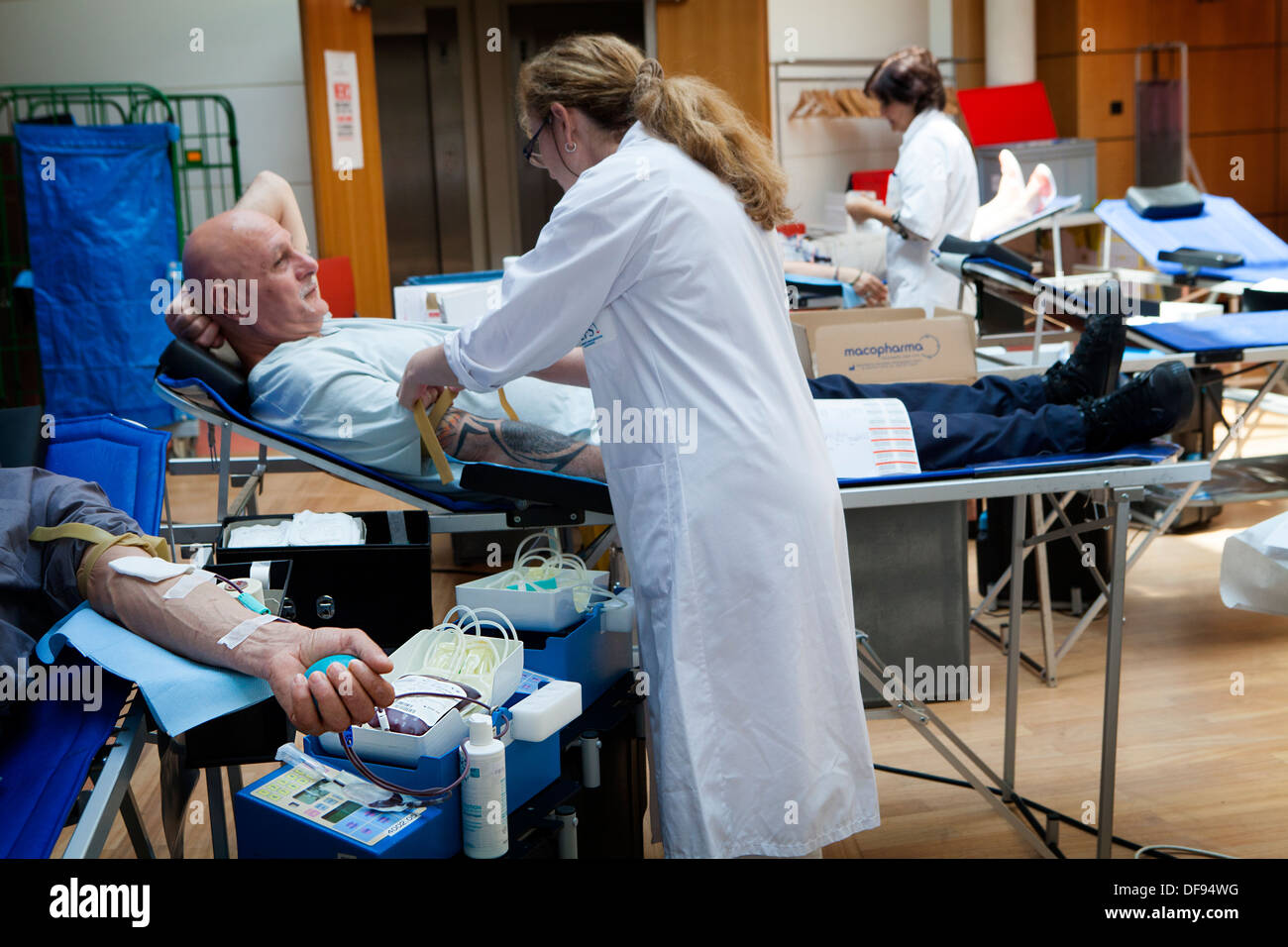 People donating blood hi-res stock photography and images - Alamy