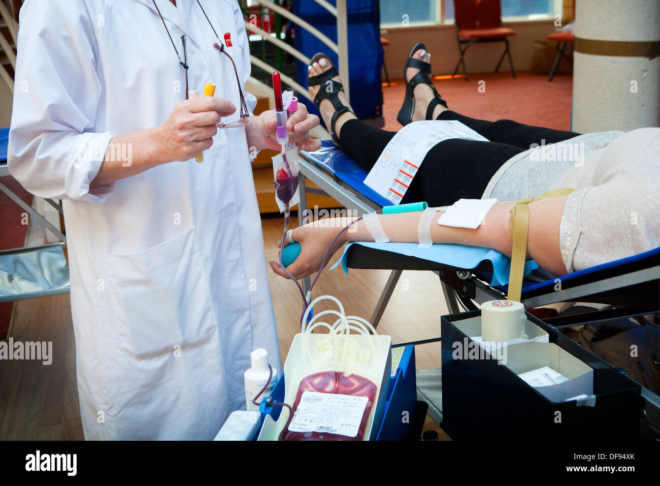 Woman donating blood hi-res stock photography and images - Alamy