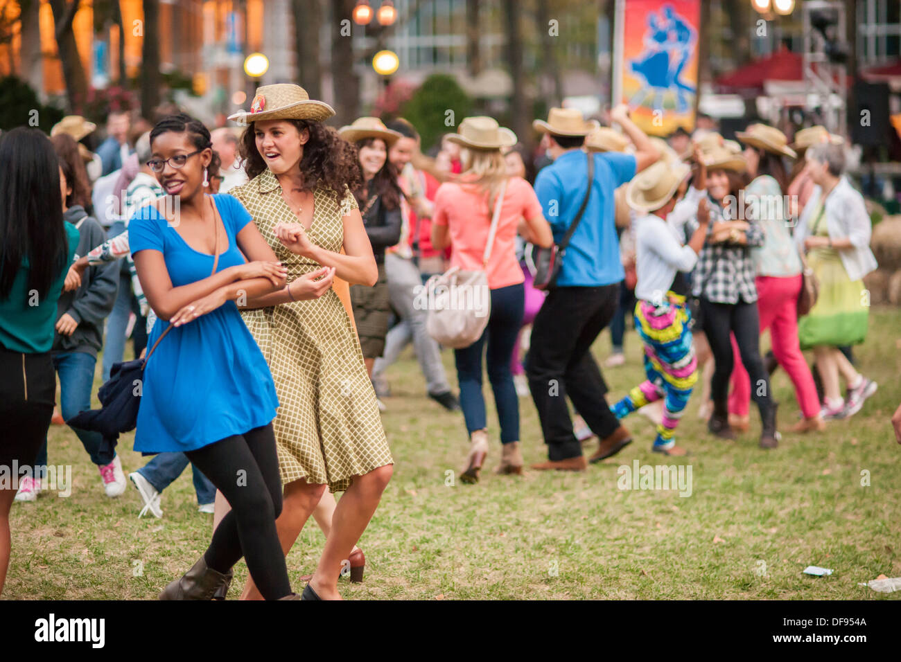 Country western square dance hi-res stock photography and images - Alamy