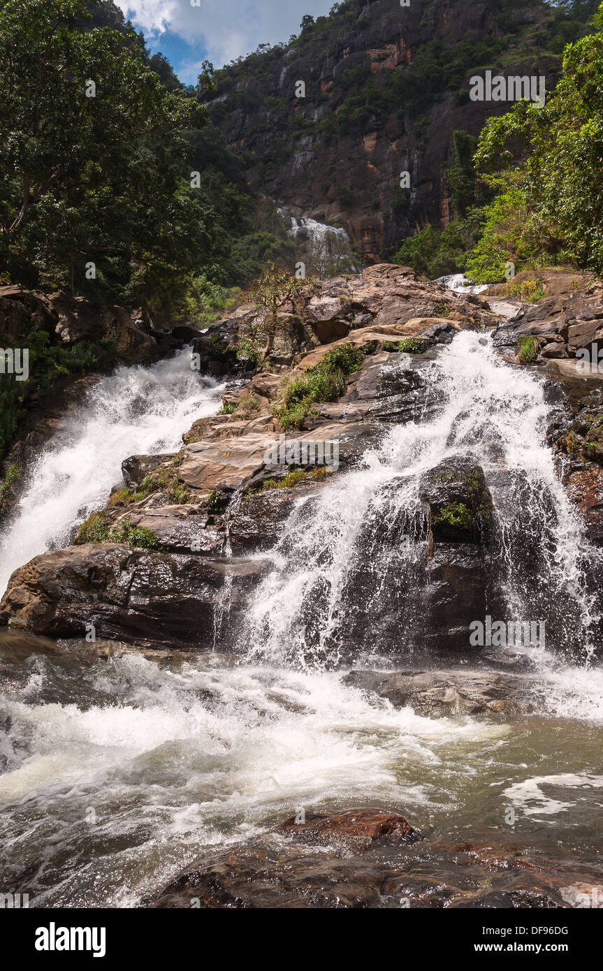 Ravana Ella in Sinhala, a popular sightseeing attraction in Sri Lanka ...