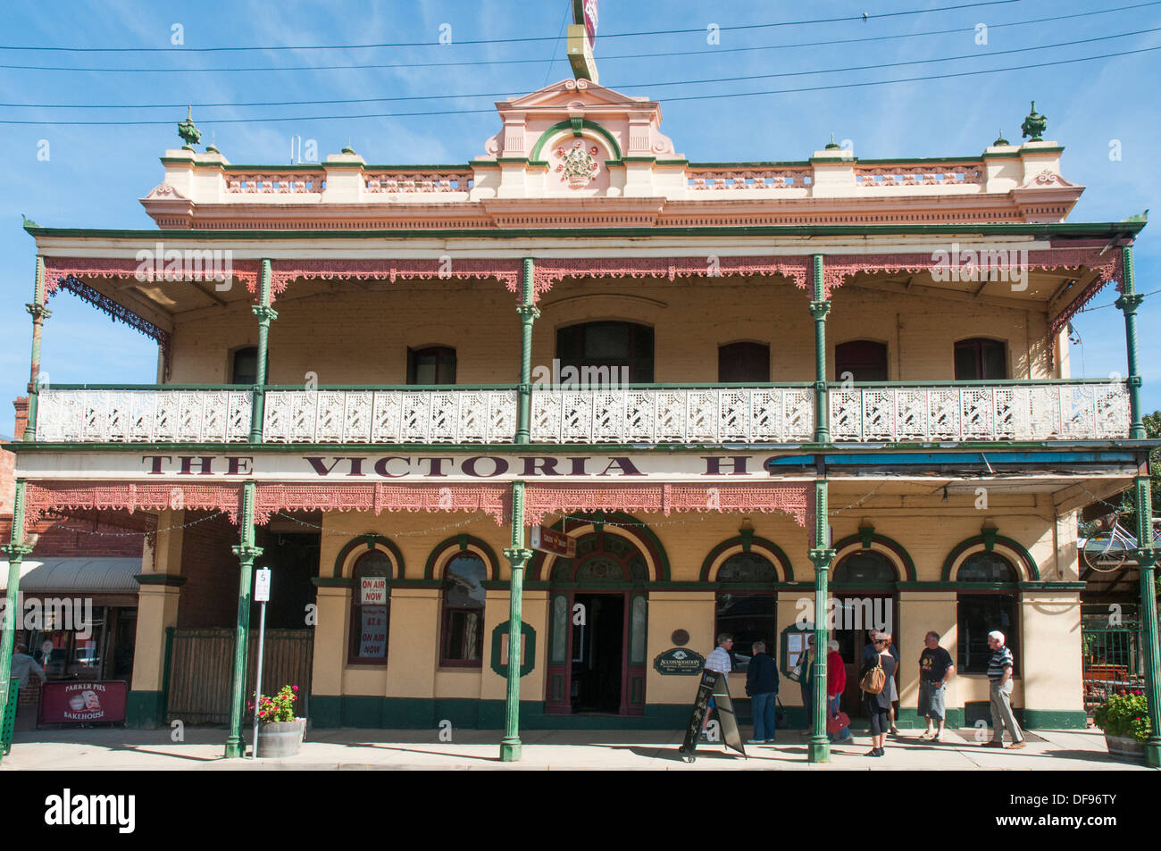 Australian road trip: The Victoria Hotel, Rutherglen, northeast ...