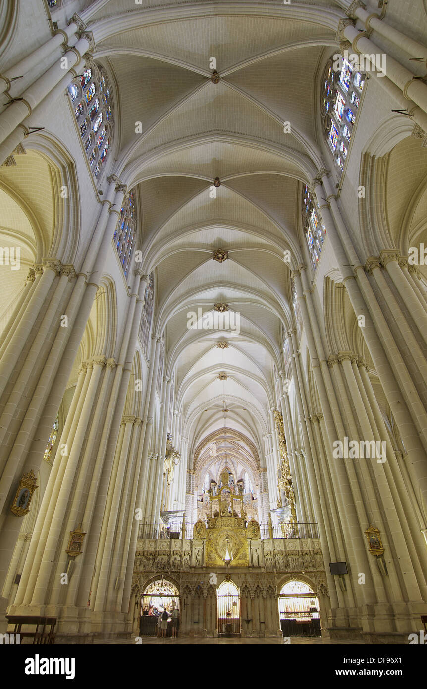 Interior de la catedral de toledo hi-res stock photography and images ...