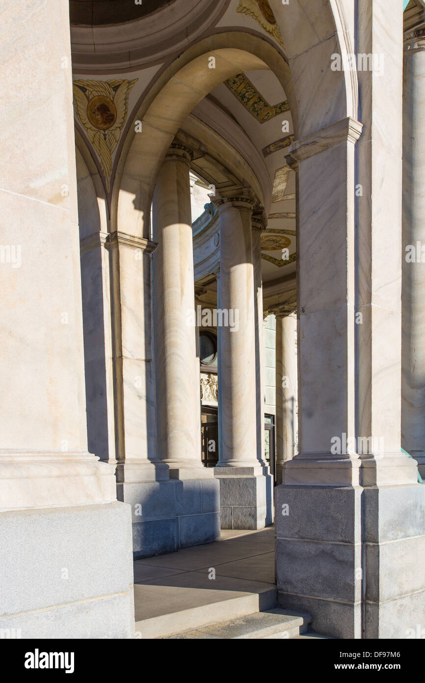 Religious columns High Resolution Stock Photography and Images - Alamy