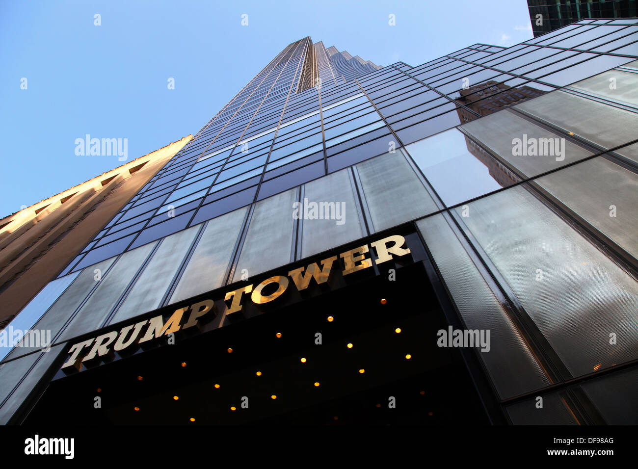 Donald trump side view hi-res stock photography and images - Alamy