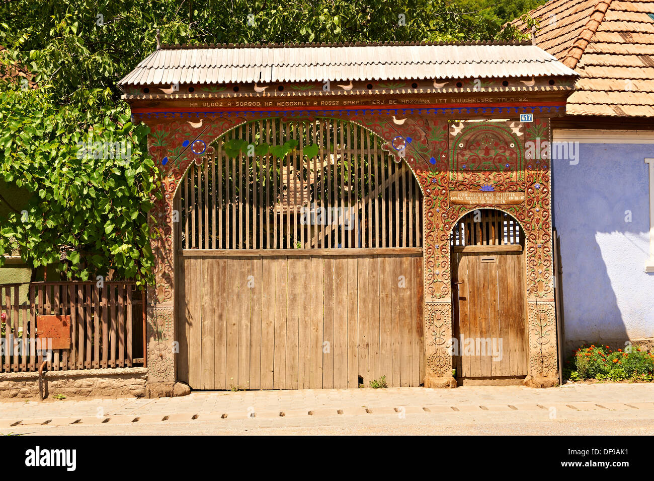 Wooden gates hi-res stock photography and images - Alamy