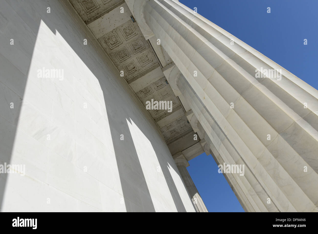 Pillars in lincoln memorial hi-res stock photography and images - Alamy