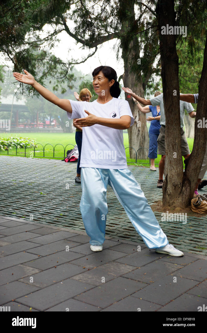 Chinese lady in temple hi-res stock photography and images - Alamy