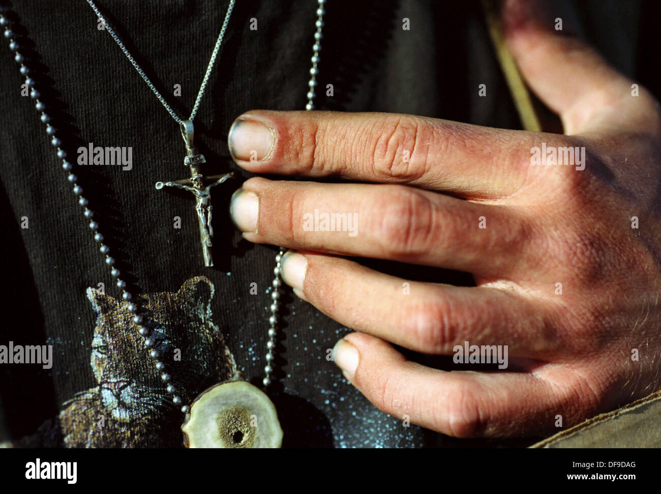 Hand cross hi-res stock photography and images - Alamy