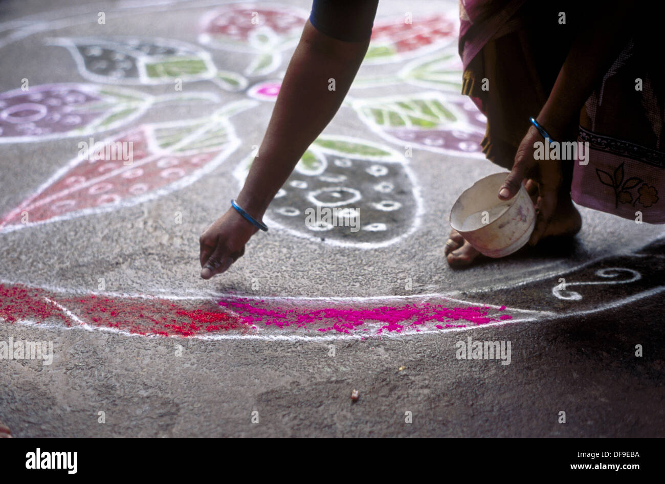 Chalk pavement drawings hi-res stock photography and images - Alamy