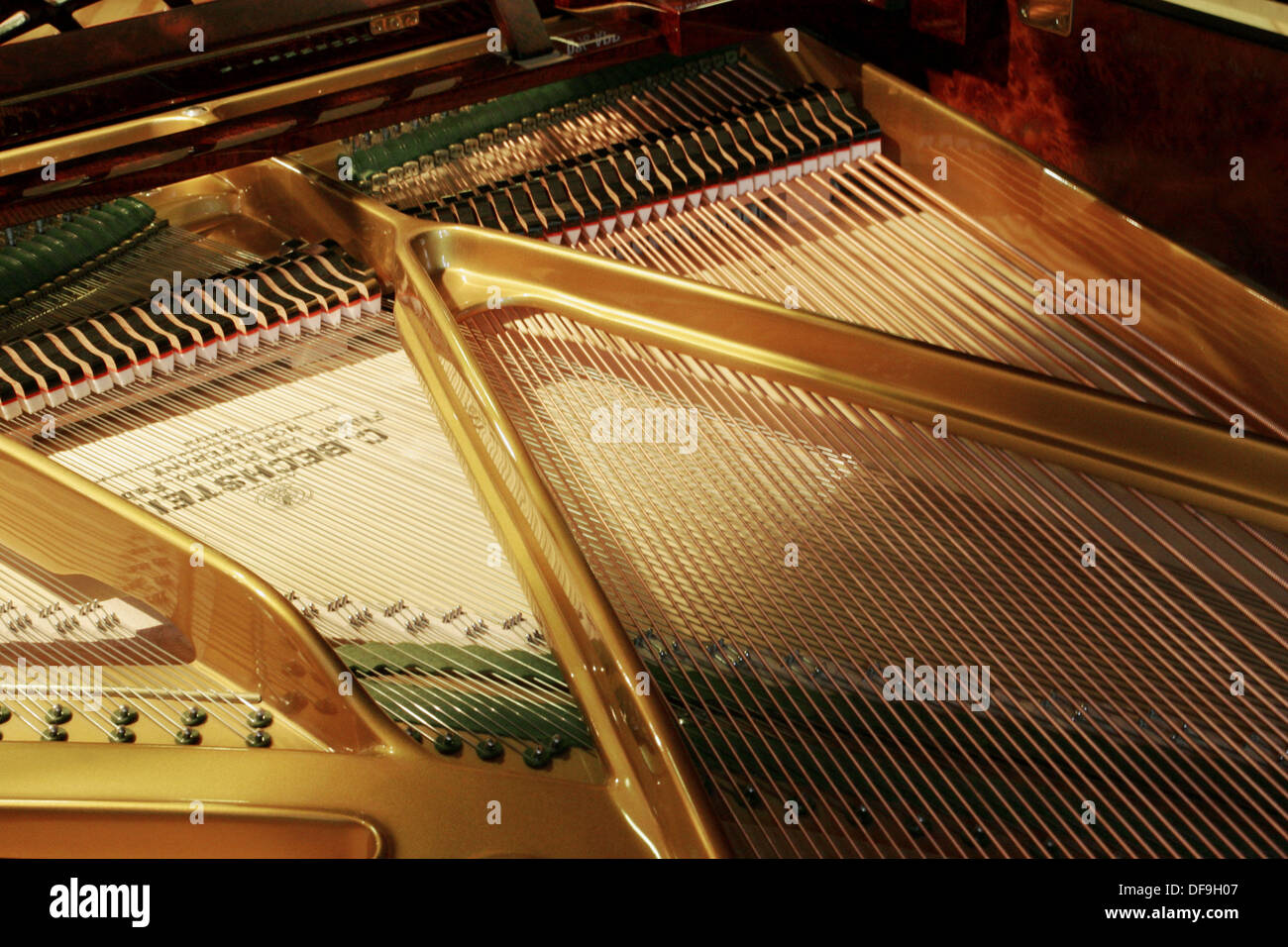 Musical frame hi-res stock photography and images - Alamy