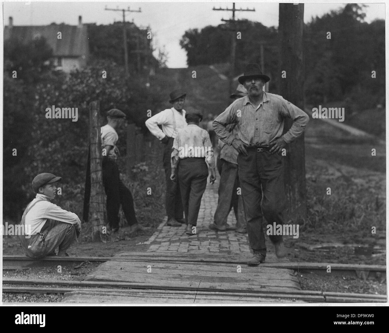 Pay in a shop Black and White Stock Photos & Images - Alamy