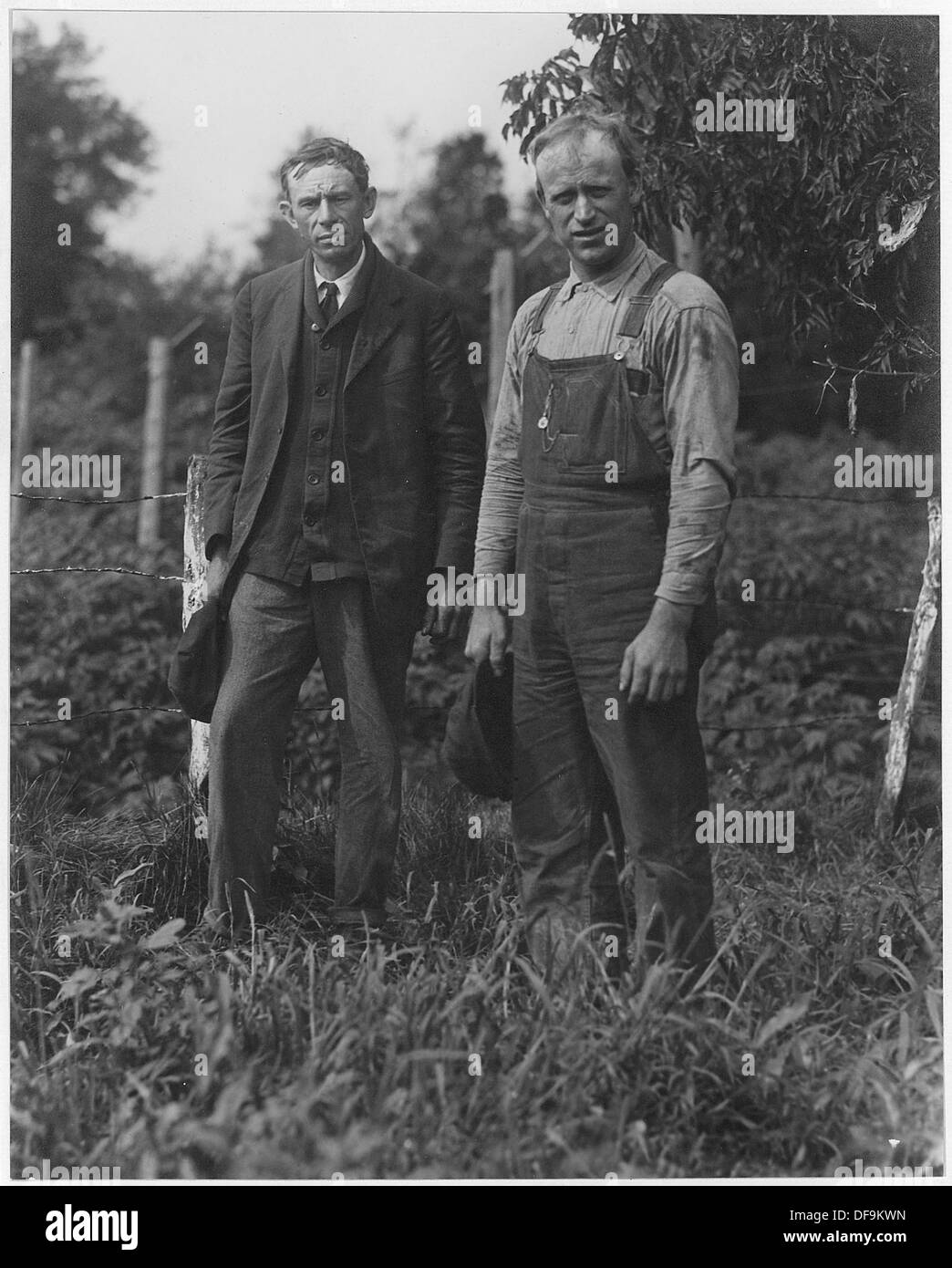 Workers on strike at the Burlington Railroad shop yards in Plattsmouth ...