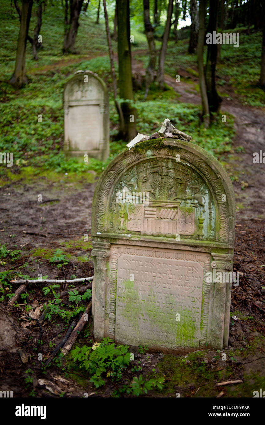 Pebbles on jewish cemetery hi-res stock photography and images - Alamy