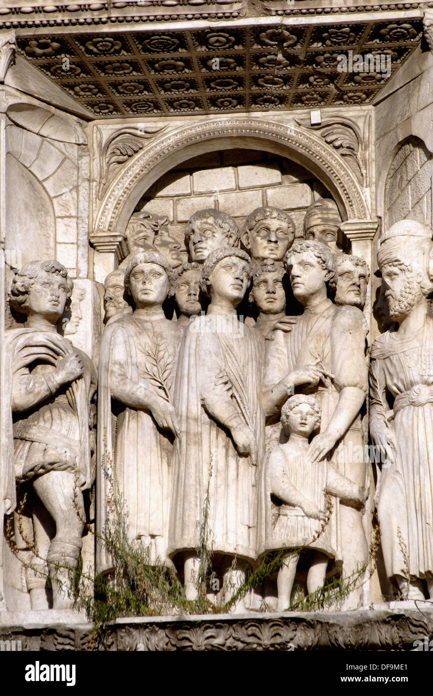 Carved Stone Figures High Resolution Stock Photography and Images - Alamy