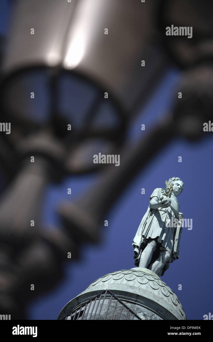 Napoleon statue in place vendome hi-res stock photography and images ...