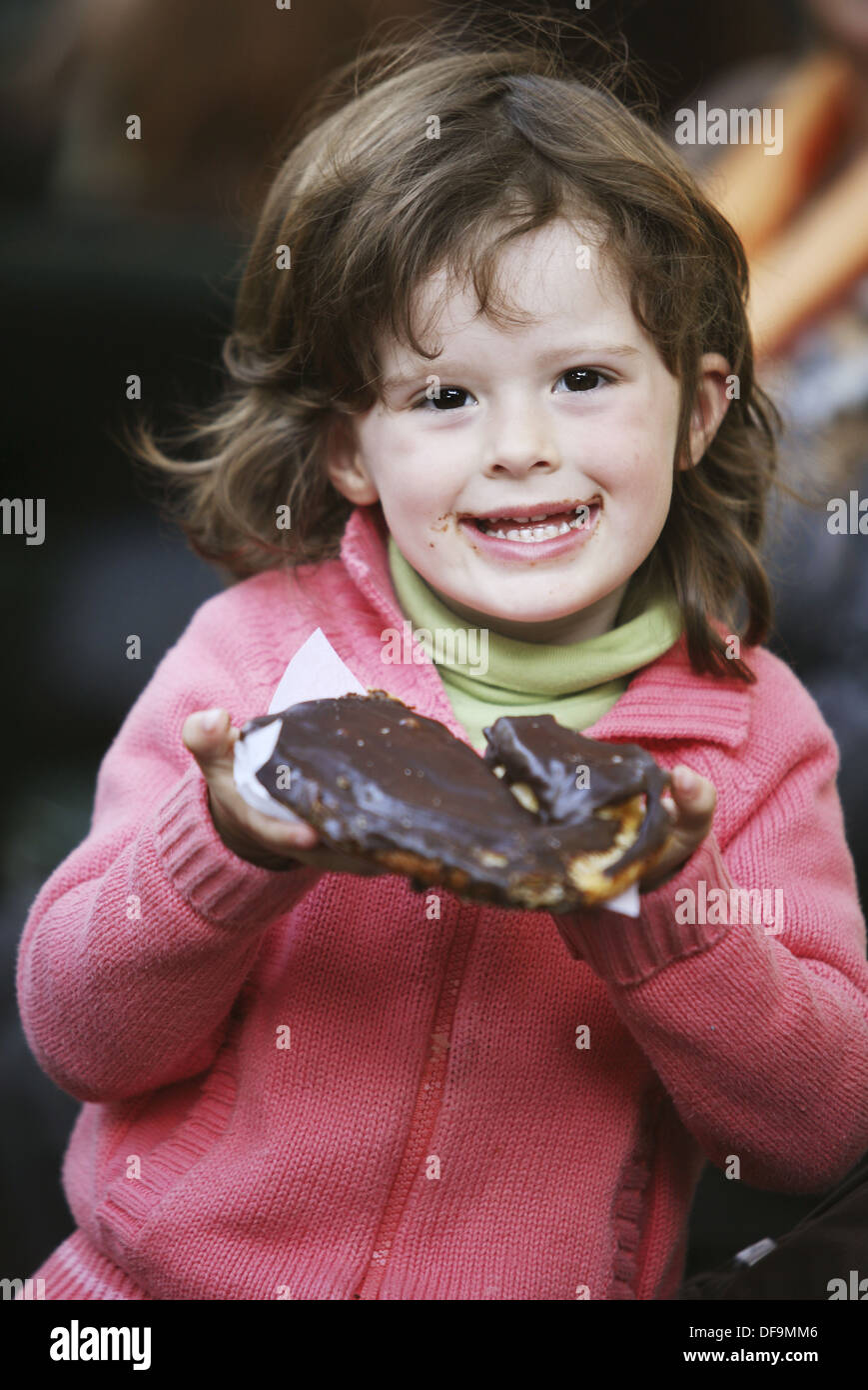 Child years old holding tooth hi-res stock photography and images - Alamy