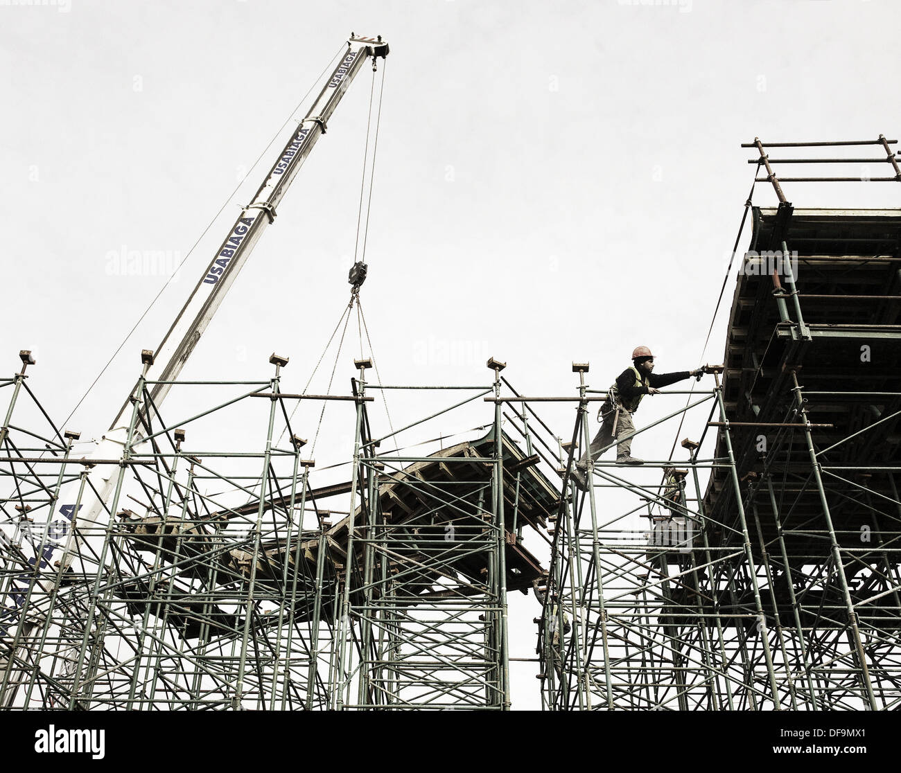 Bridge scaffold hi-res stock photography and images - Alamy