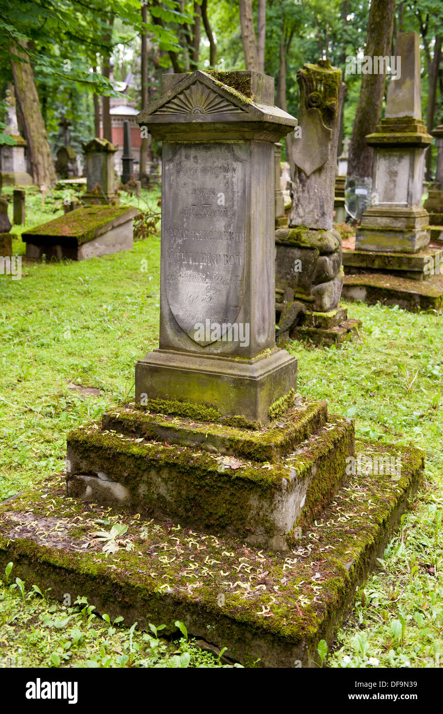high monuments of graves Stock Photo - Alamy