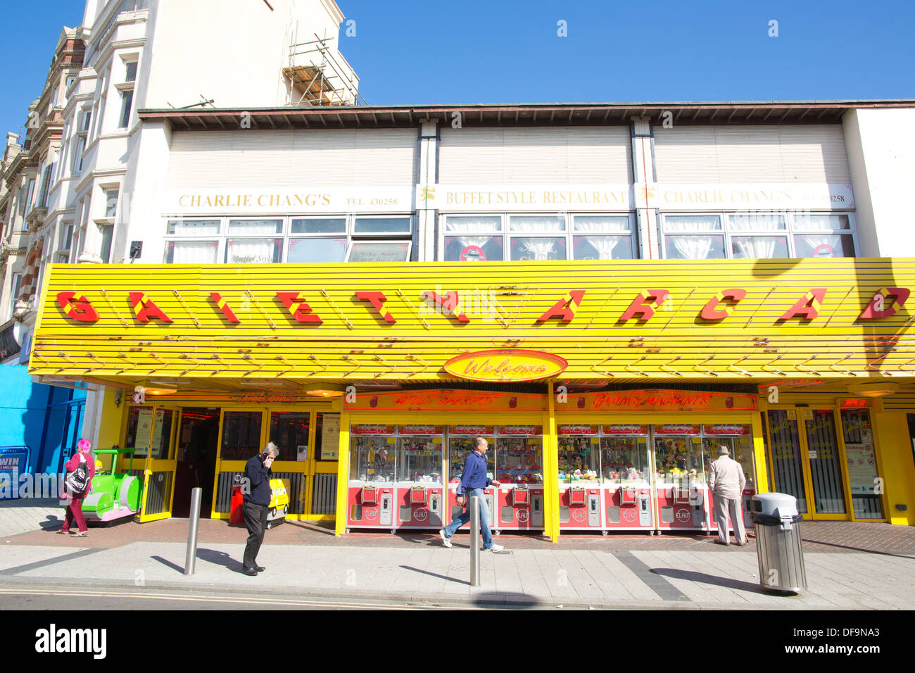 Amusement arcade on clacton pier hi-res stock photography and images ...