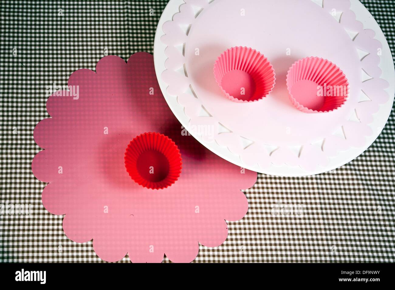 Frill hi-res stock photography and images - Alamy