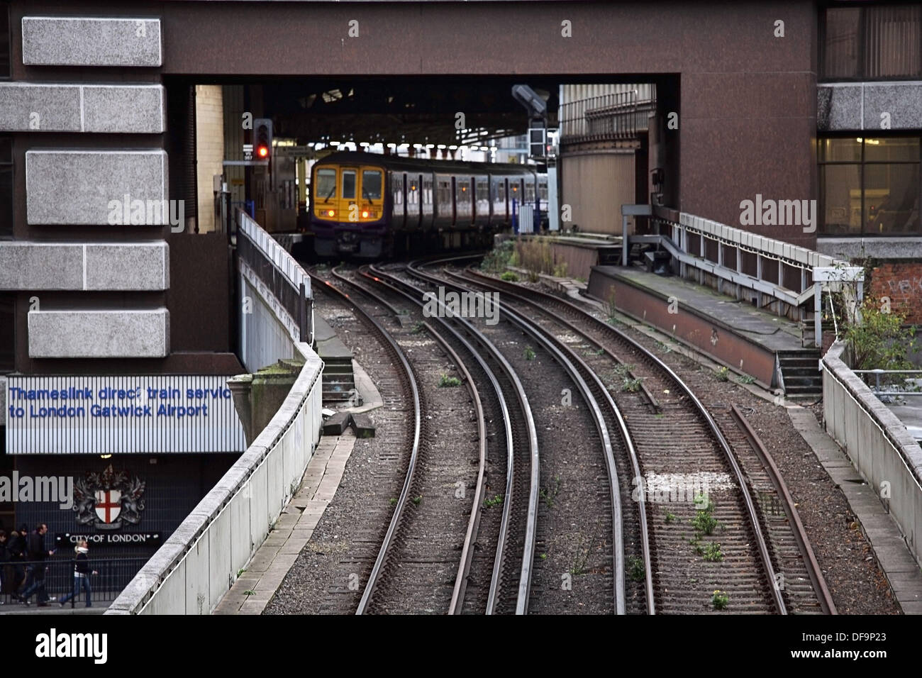 London train tracks hi-res stock photography and images - Alamy