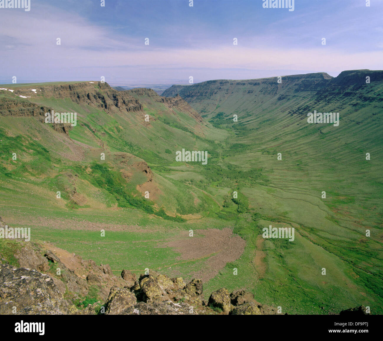 Glacial formed valley hi-res stock photography and images - Alamy