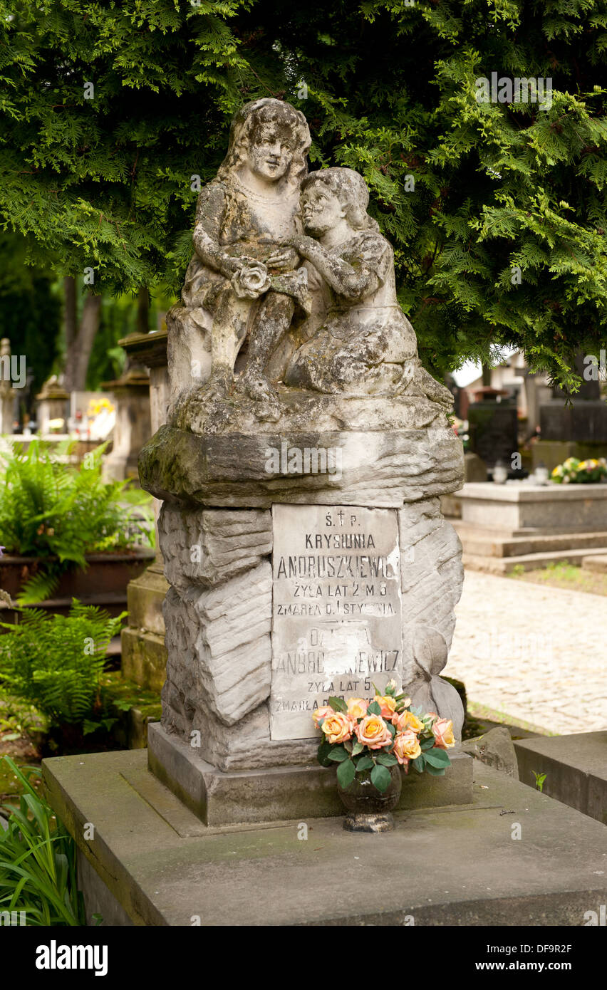 roses bouquet and children monument on grave Stock Photo - Alamy