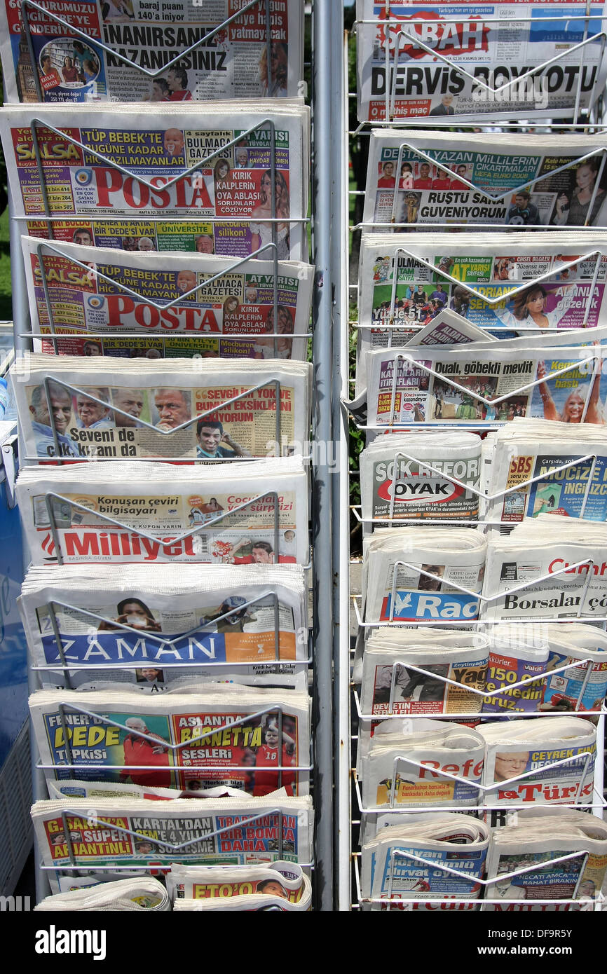 Turkey newspaper stand hi-res stock photography and images - Alamy