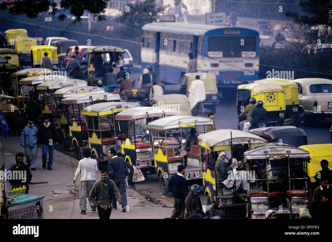 Delhi india bus stop hi-res stock photography and images - Alamy
