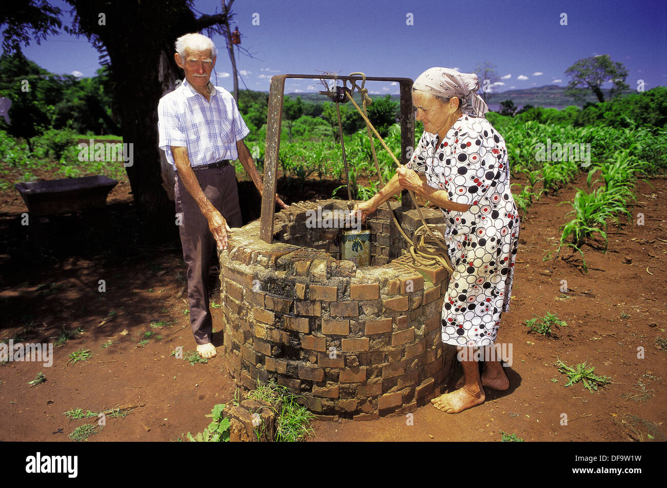 Man drawing water from a well hi-res stock photography and images - Alamy