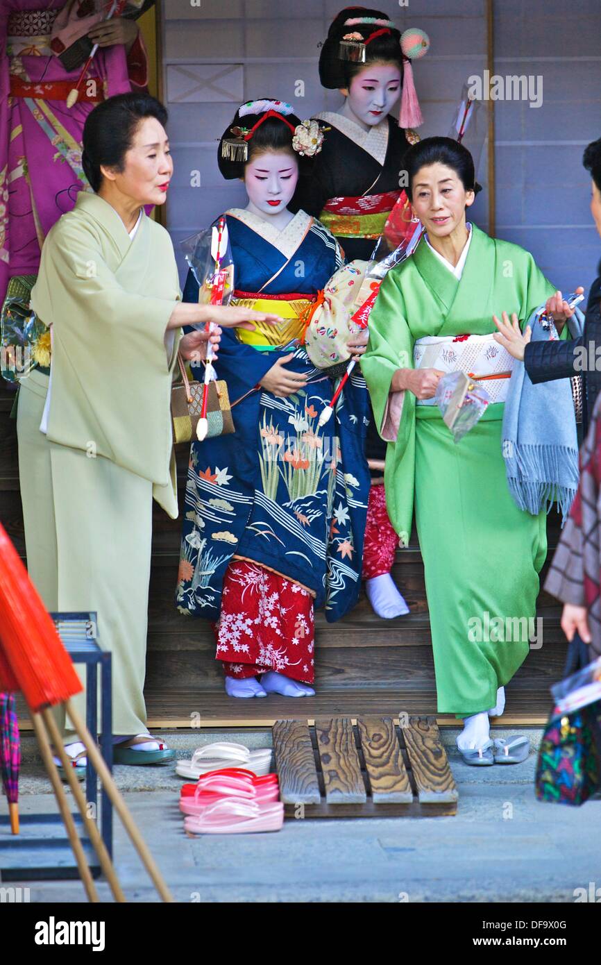 Yasaka shrine rituals hi-res stock photography and images - Alamy