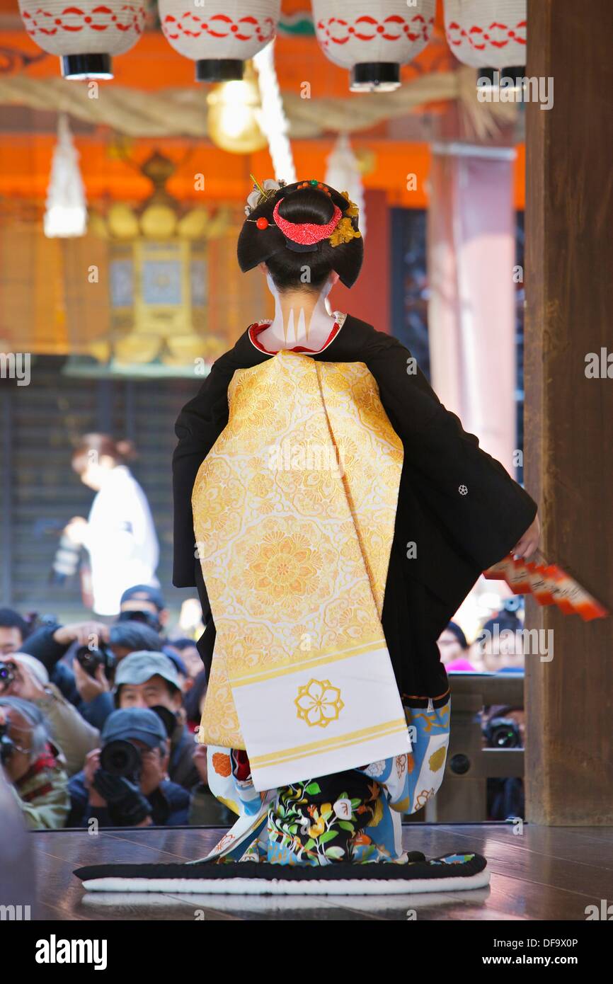 Geisha japan and back view hi-res stock photography and images - Alamy