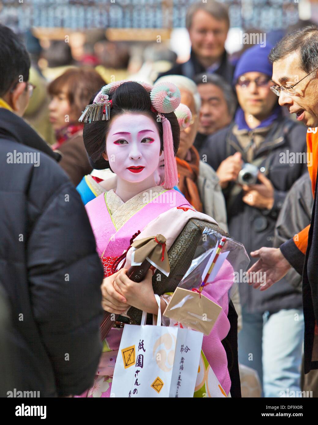 Yasaka shrine rituals hi-res stock photography and images - Alamy