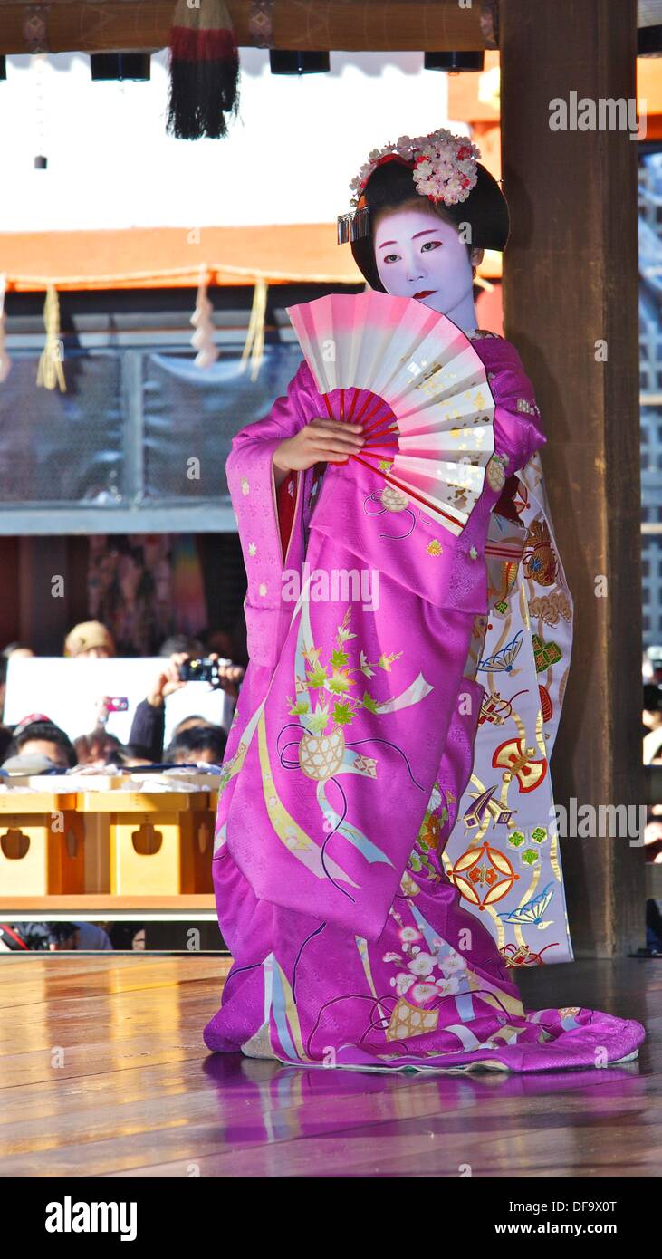 Yasaka shrine rituals hi-res stock photography and images - Alamy