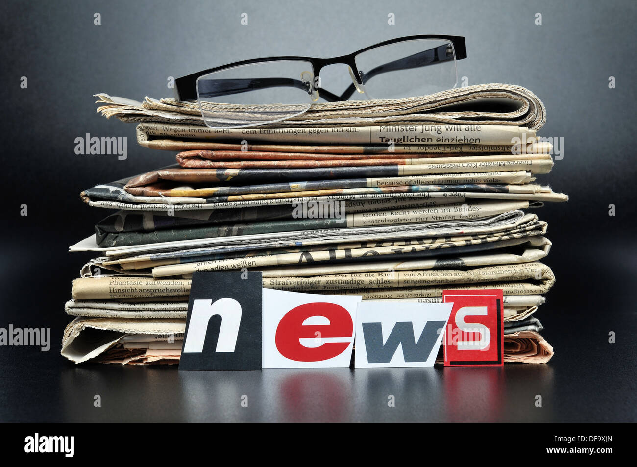 News reader background hi-res stock photography and images - Alamy
