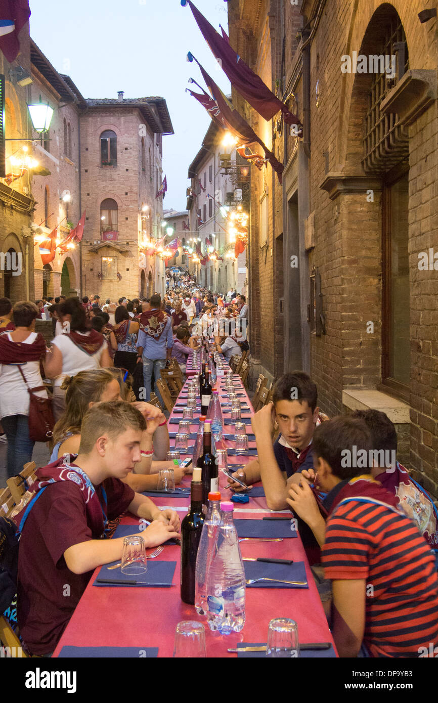 "Torre" (Tower) contrada (district) meal after the general Palio trial ...