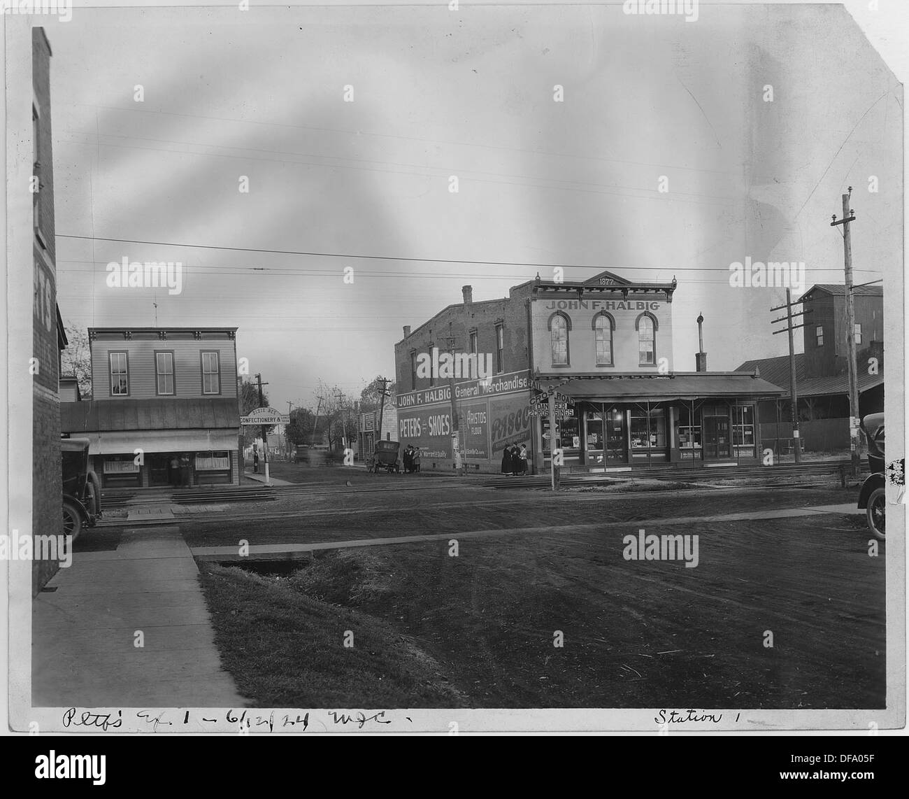 Residential building in small Black and White Stock Photos & Images - Alamy