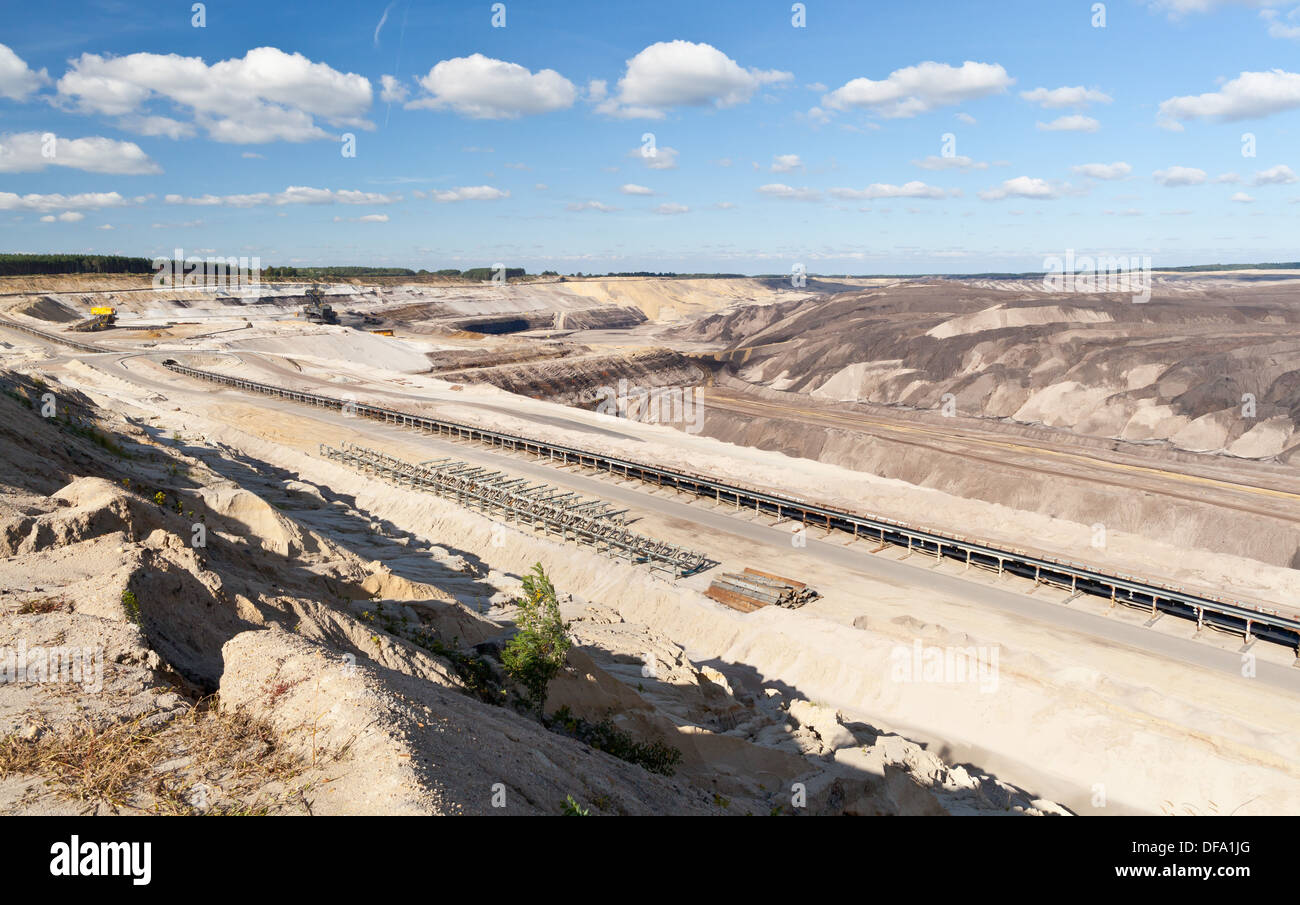 Brown coal mining welzow hi-res stock photography and images - Alamy