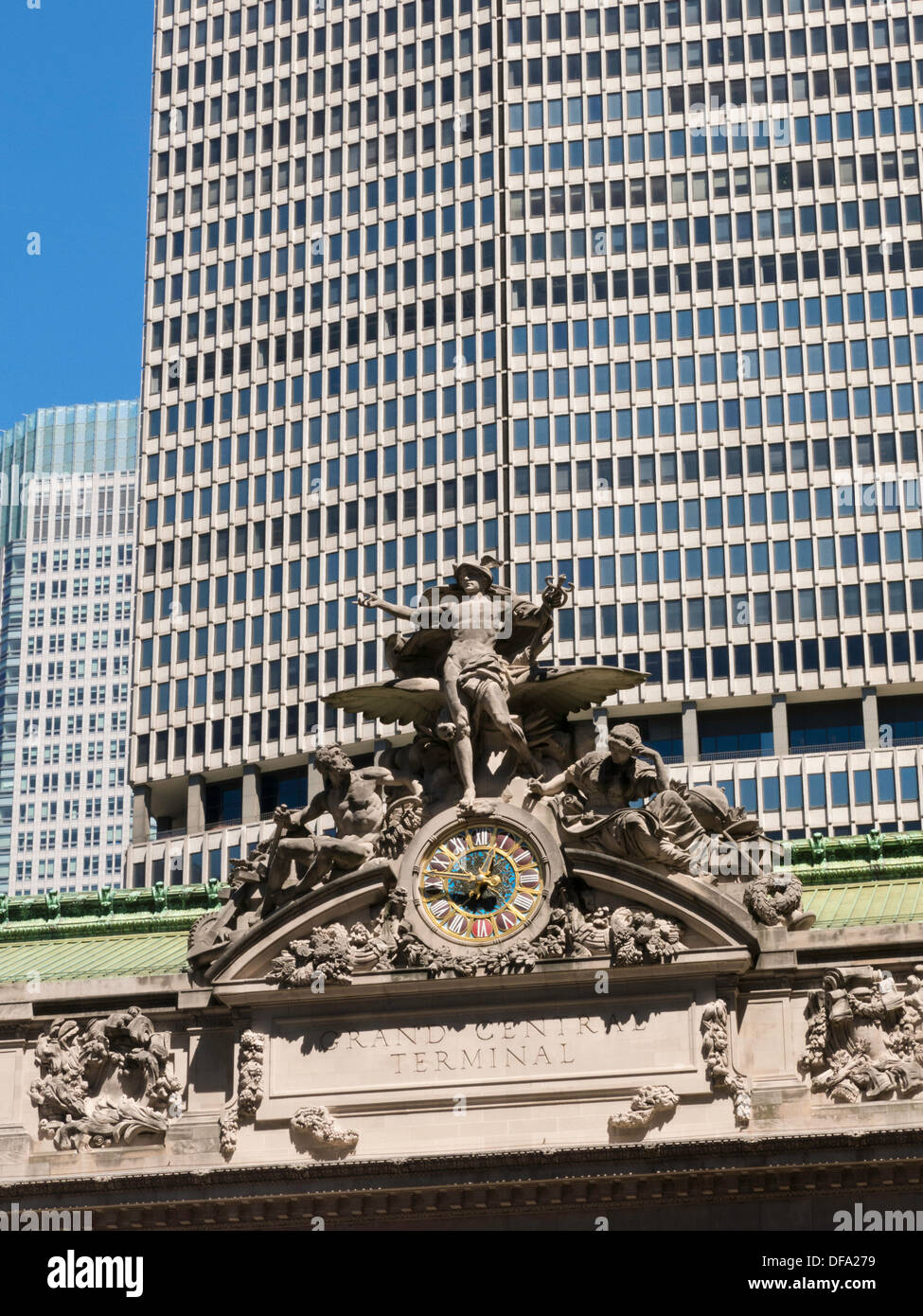Sculpture and Clock, Grand Central Terminal, NYC, USA Stock Photo - Alamy